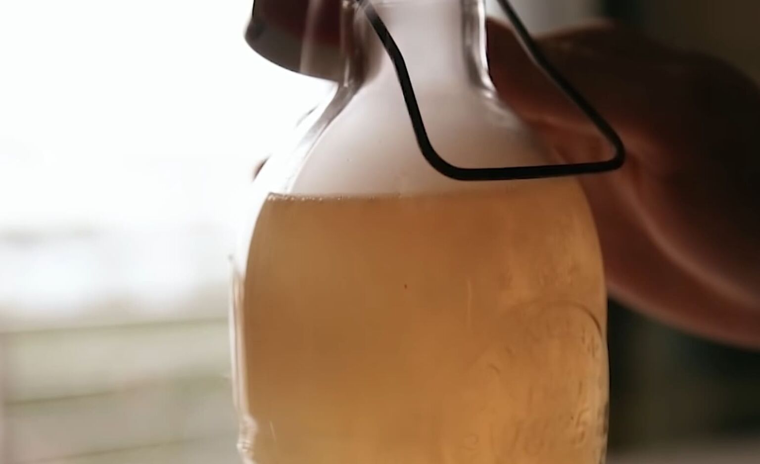 Draught Beer vs. Draft Beer: What’s the Difference? - BrewingCrafter