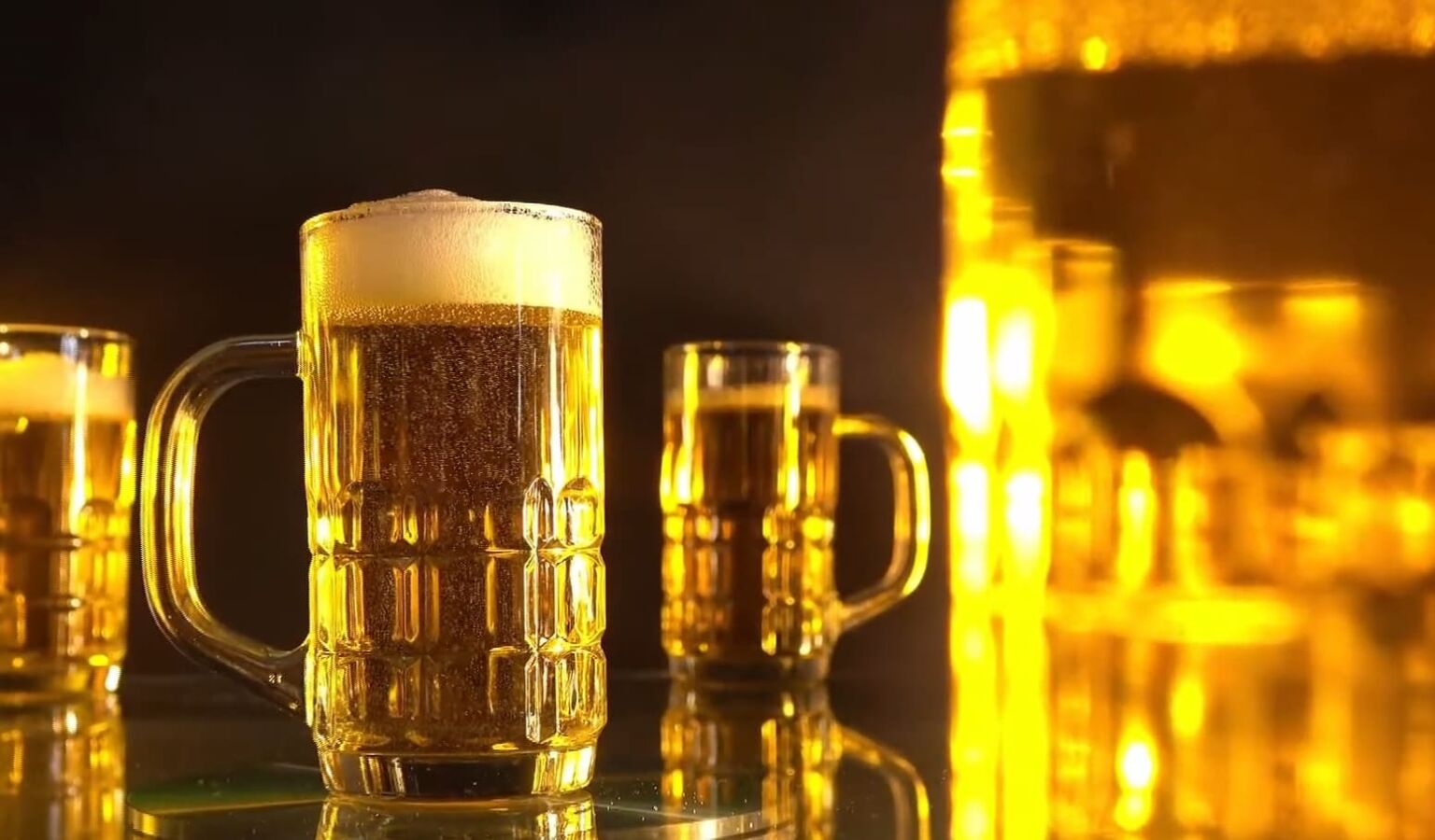 Draught Beer vs. Draft Beer: What’s the Difference? - BrewingCrafter