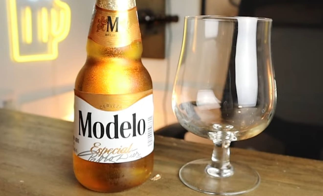Modelo vs. Modelo Negra Beer: What’s the Difference? - BrewingCrafter